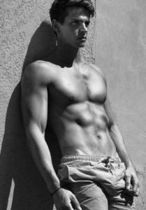 Hombres del gym más marcados y más fuertes - El124